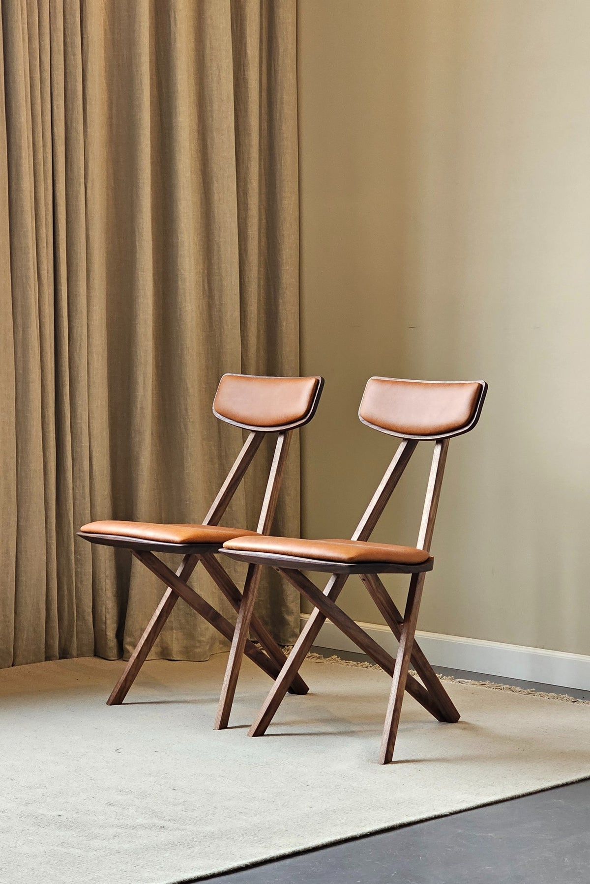 Dining chair JN16 in walnut wood