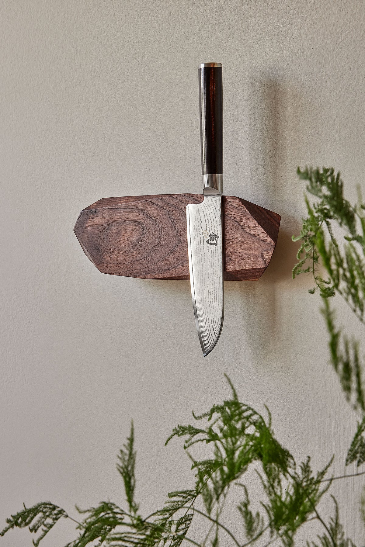 Magnetic knife rack in Walnut - High strength - Easy to mount
